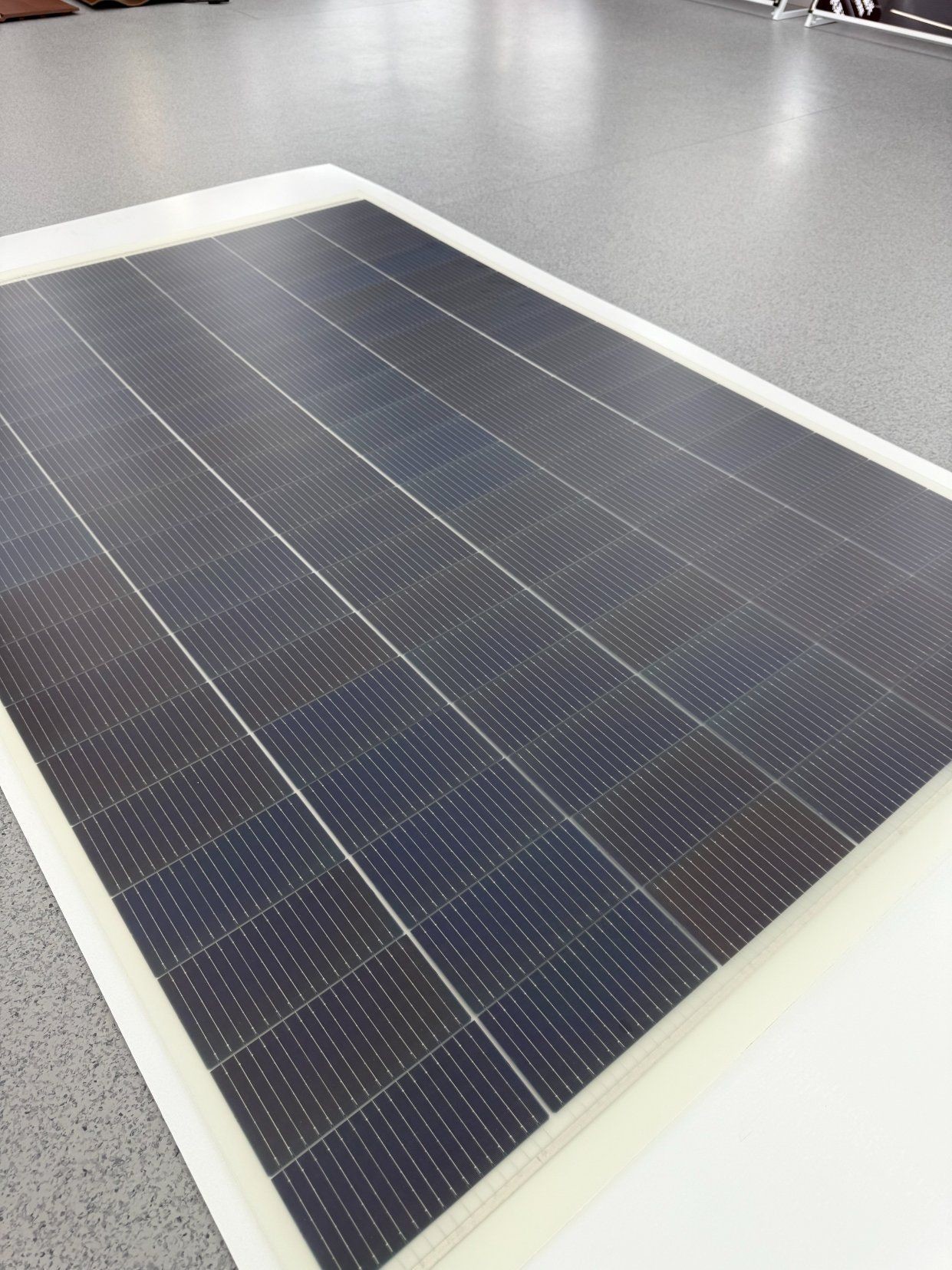 200W Thin Film Mono BIPV Solar Module 580W Flexible Foldable Solar Panels