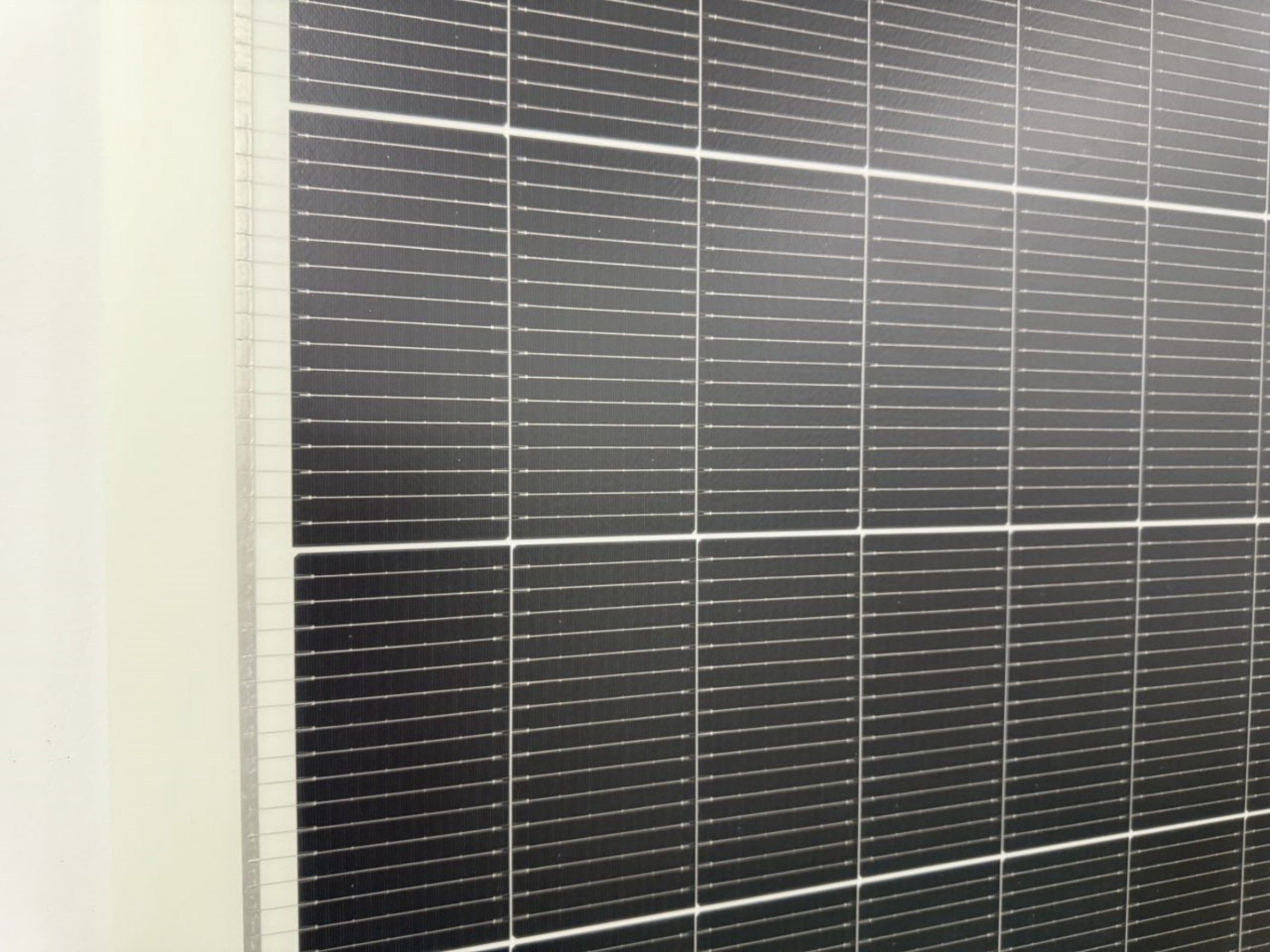 44 Degree Rated Operating Temperature 23.8% Vertical Wind Resistant ...