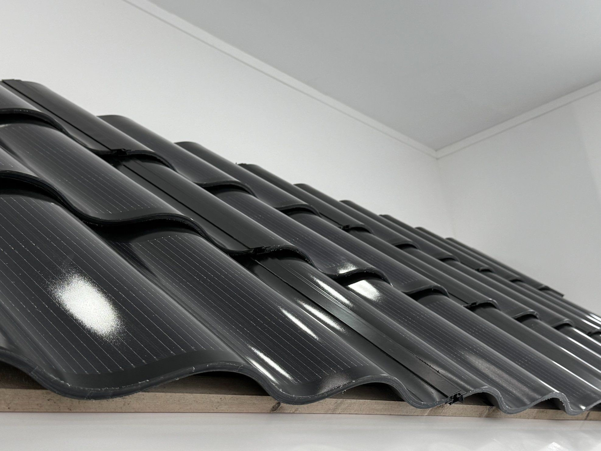 Spain Tiles Curved Solar Roofing Shingles Flexible Solar Panel Roof Tiles