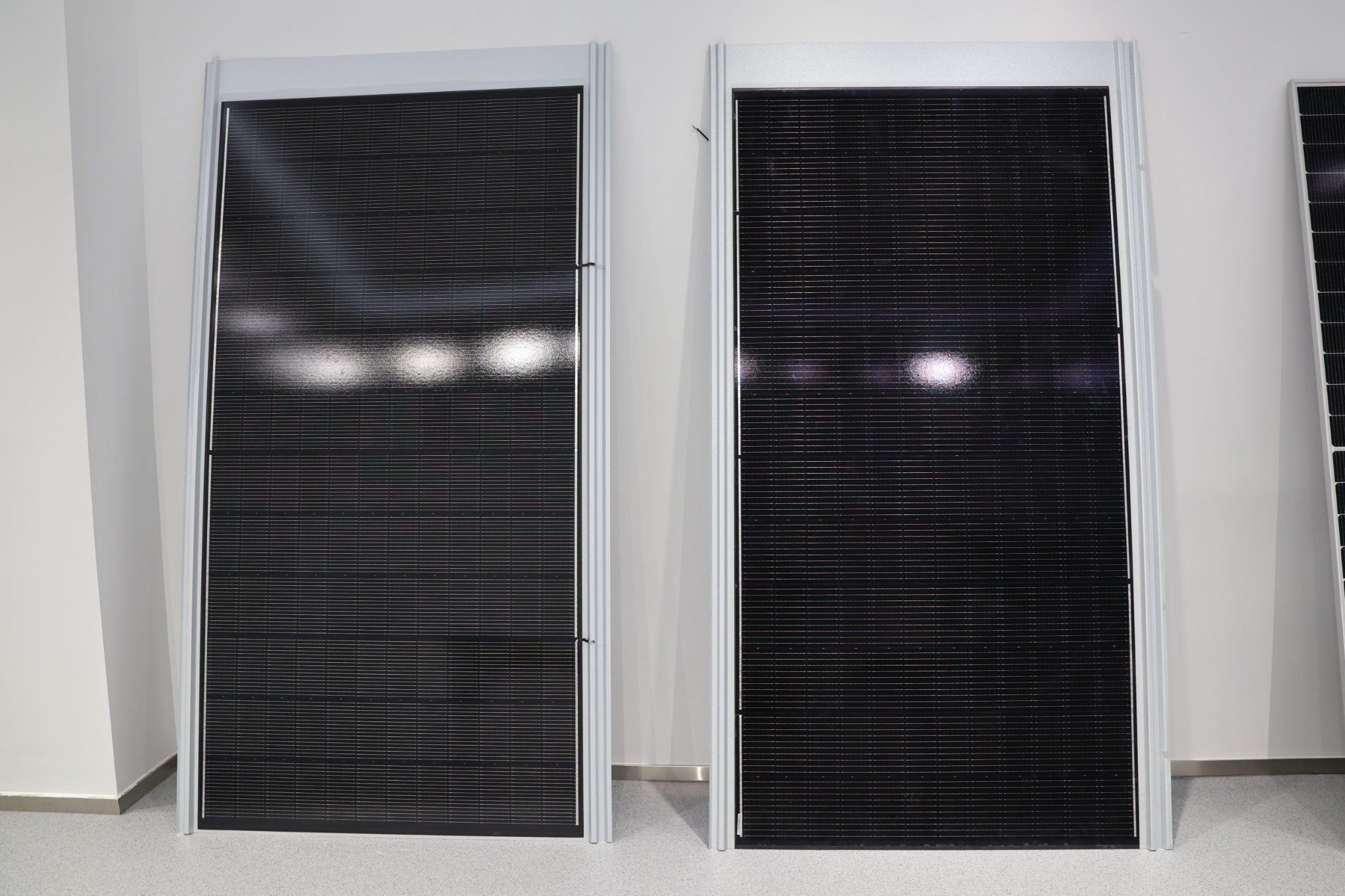 Lightweight BIPV Solar Modules 520W Solar Sheet BIPV Panel XSCM-520-T